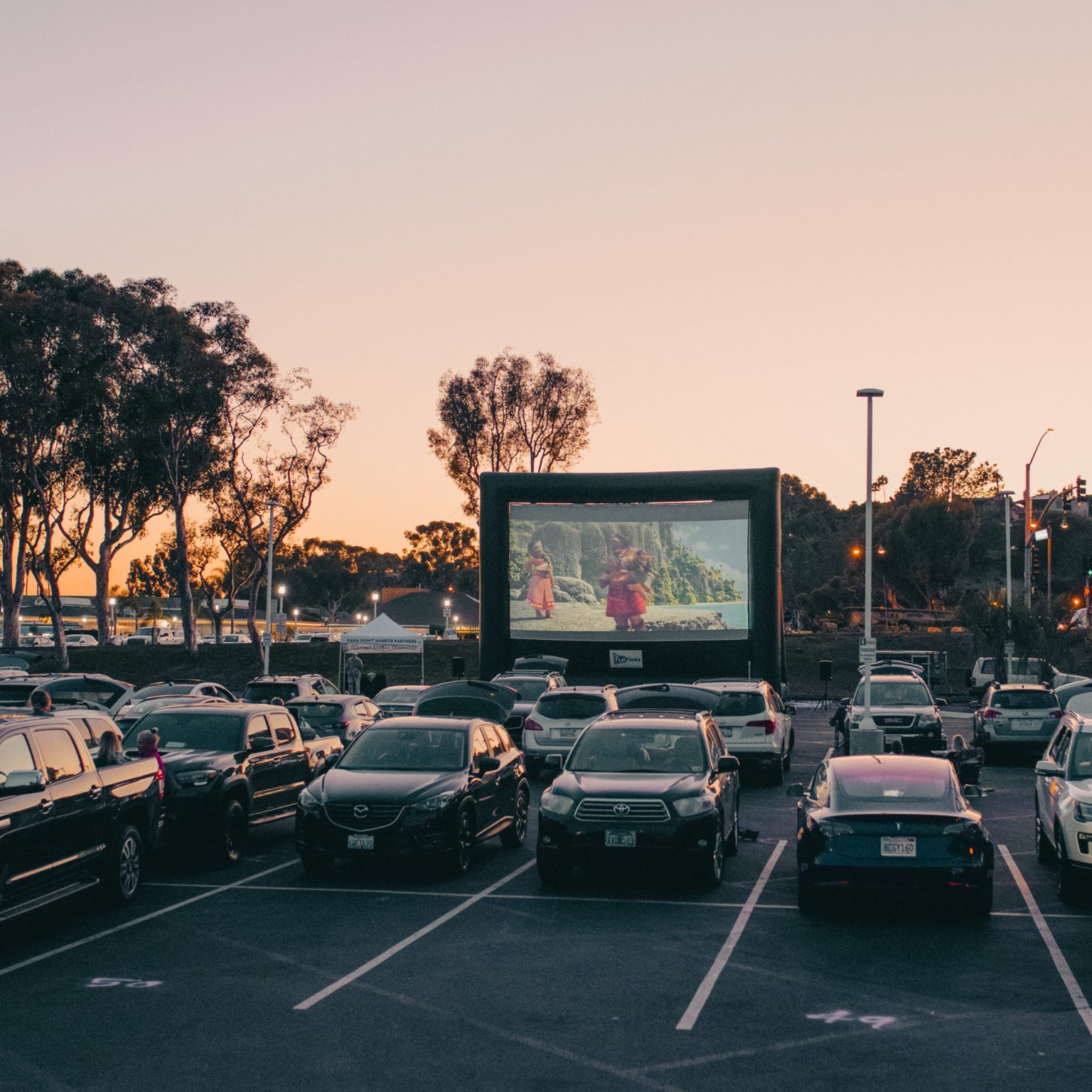 Outdoor Movie Screen Rental & LED Screen Rentals | FunFlicks