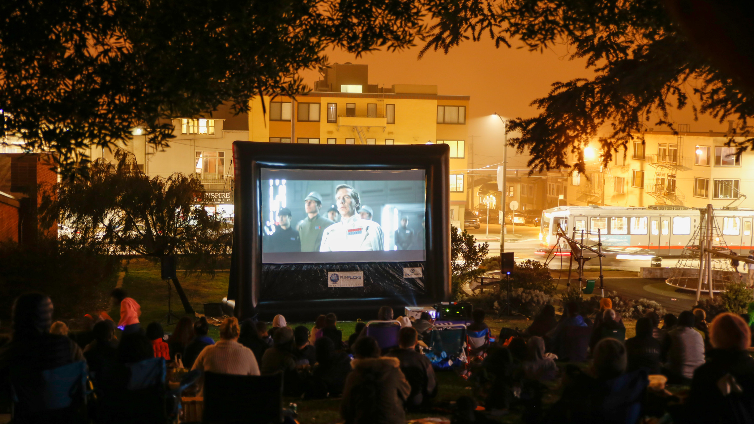 Kansas City Projector Screen Rental Services | FunFlicks® KS