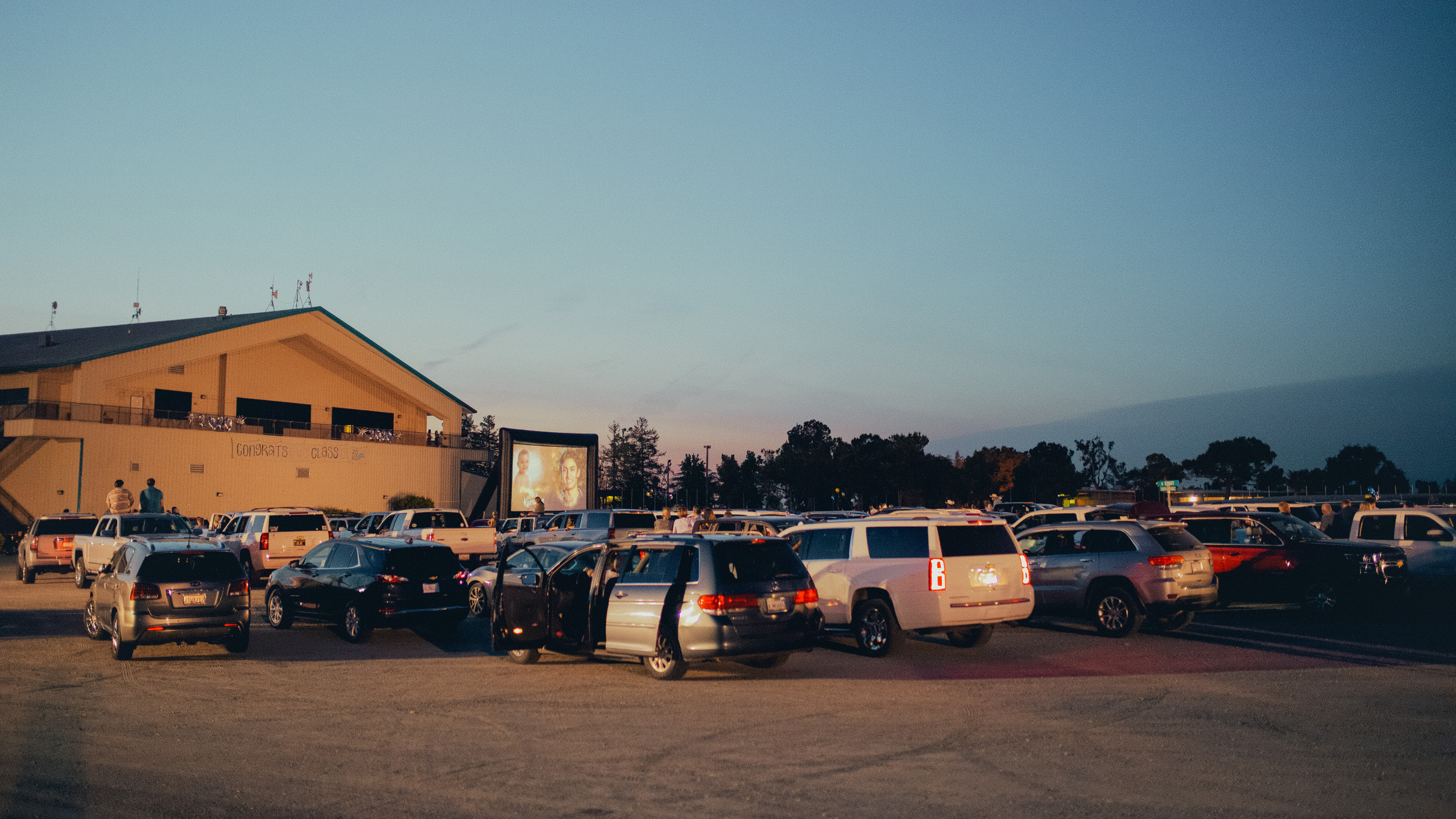 Lincoln Projector Screen Rental Services | FunFlicks® NE
