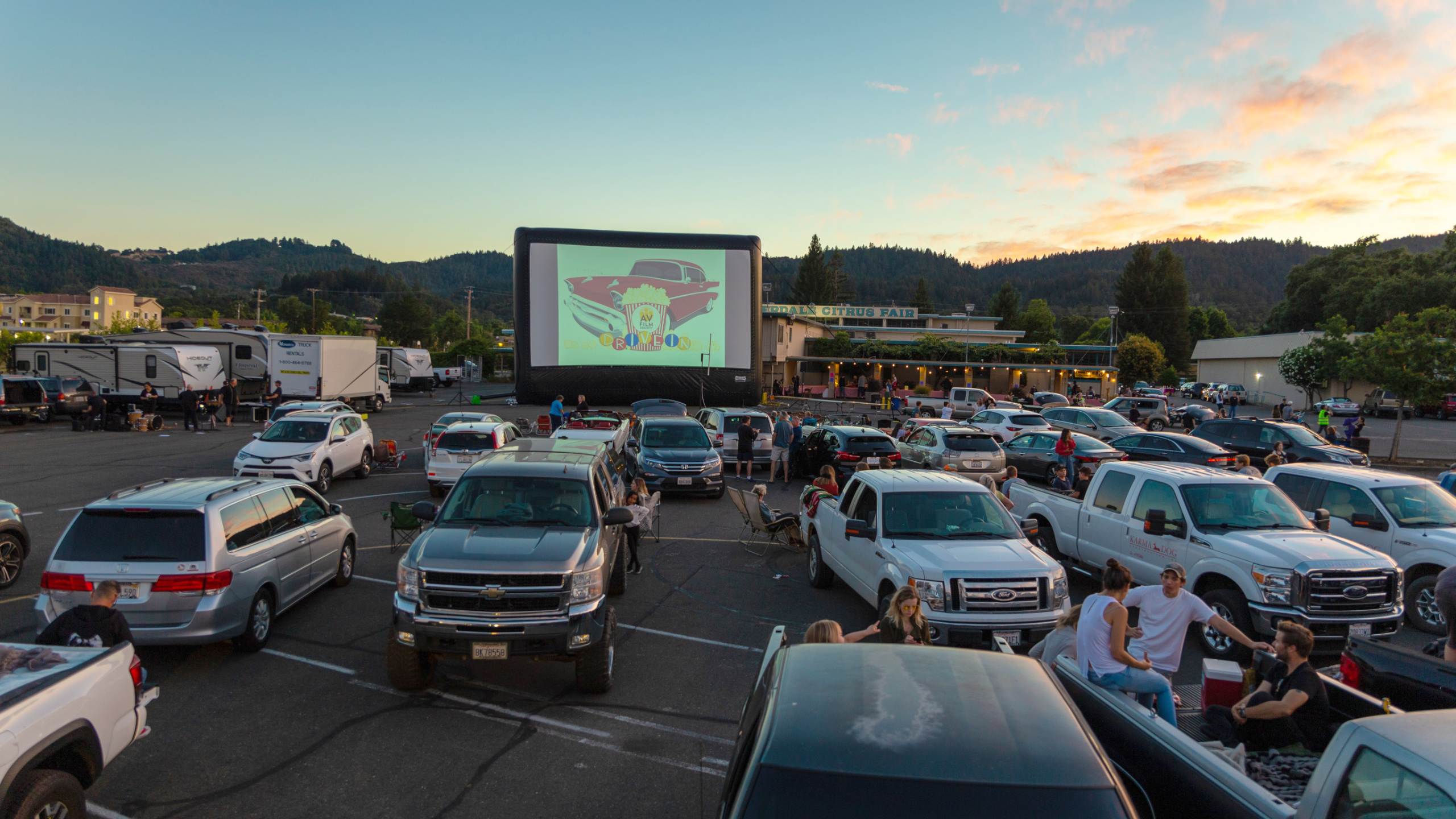Plymouth Projector Screen Rental Services | FunFlicks® MA